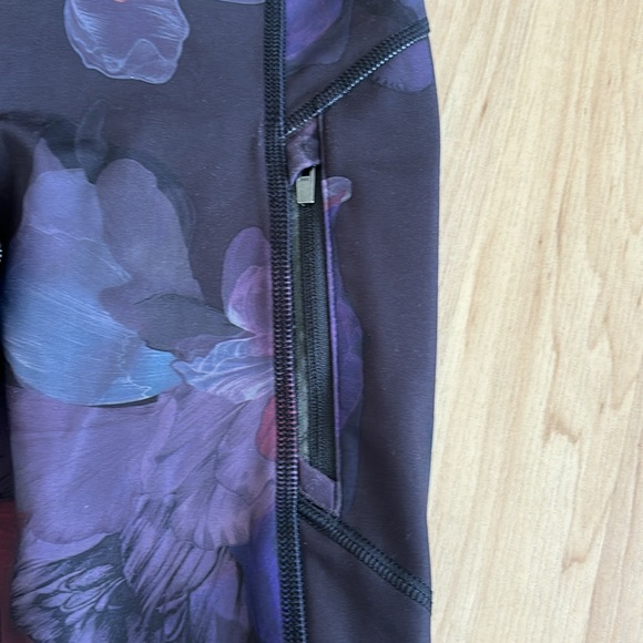 Athleta | Pants & Jumpsuits | Athleta Rainier Printed Tights Size Xs ...